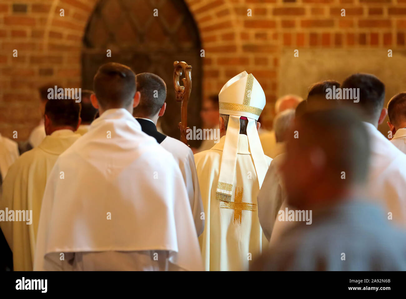 Priest preaching congregation hi-res stock photography and images - Alamy