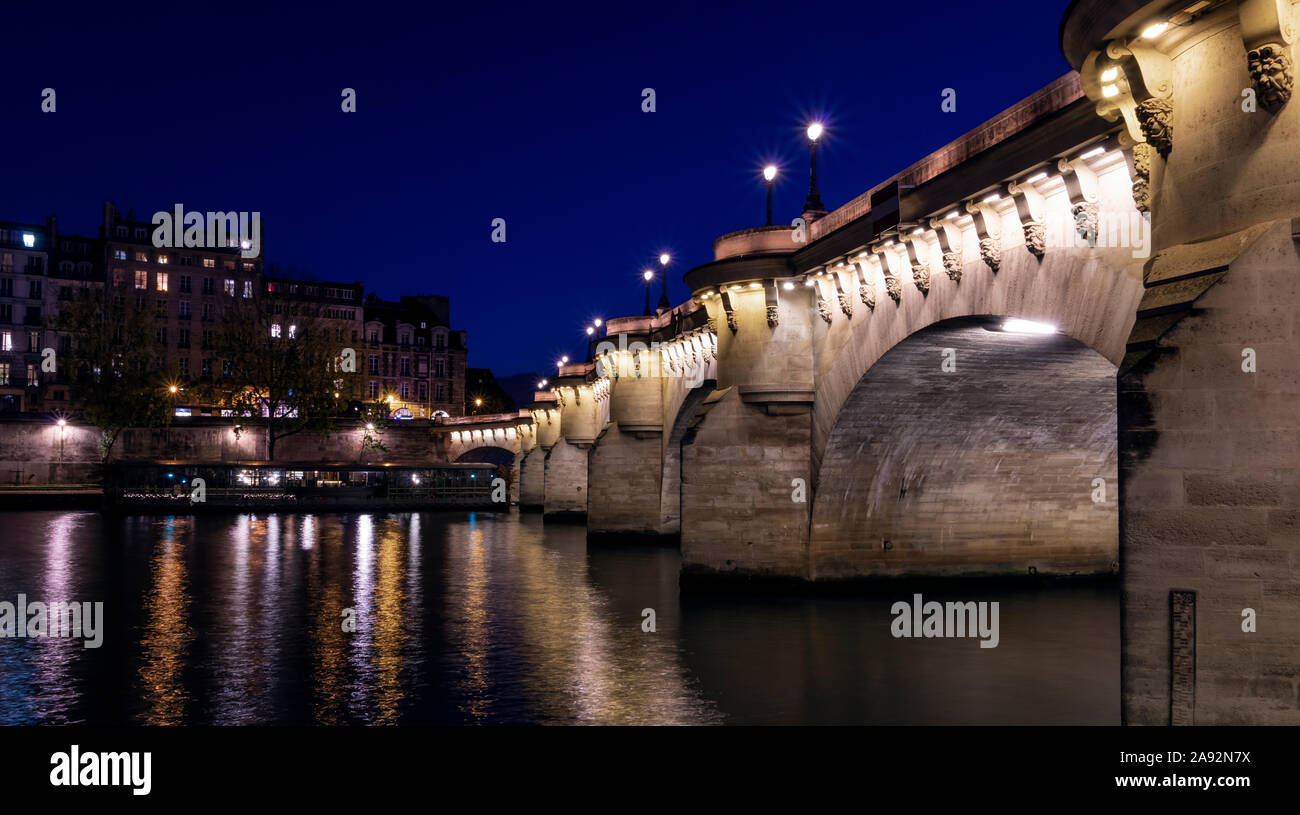 Famous Pont Neuf bridge in Paris at dusk Stock Photo - Alamy