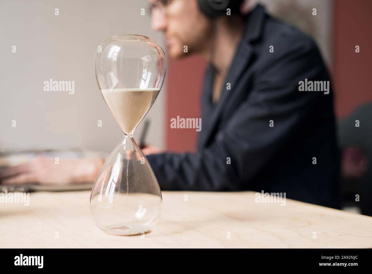 Hourglass life hi-res stock photography and images - Alamy