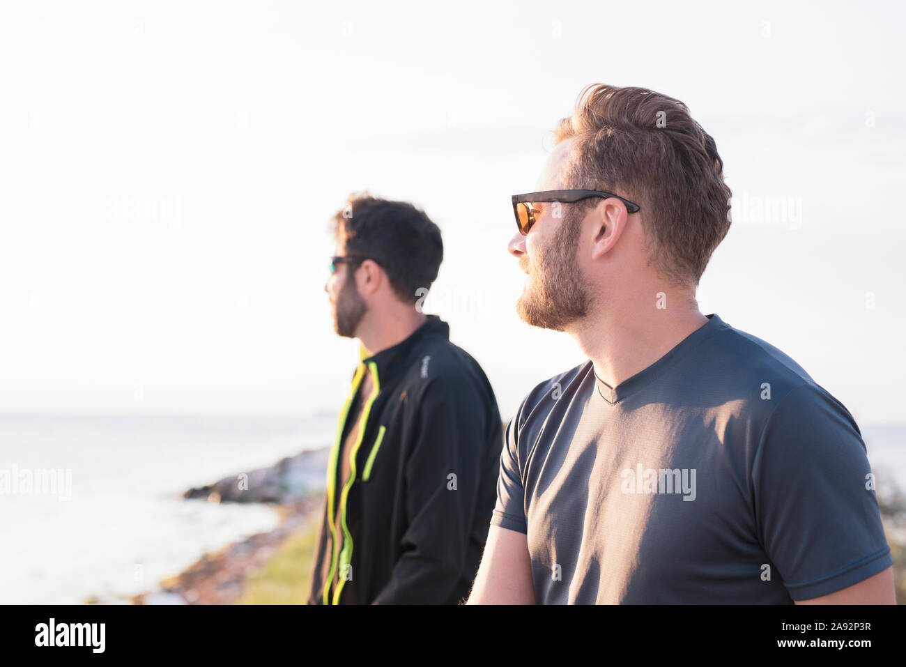 Two people look at the sea hi-res stock photography and images - Alamy