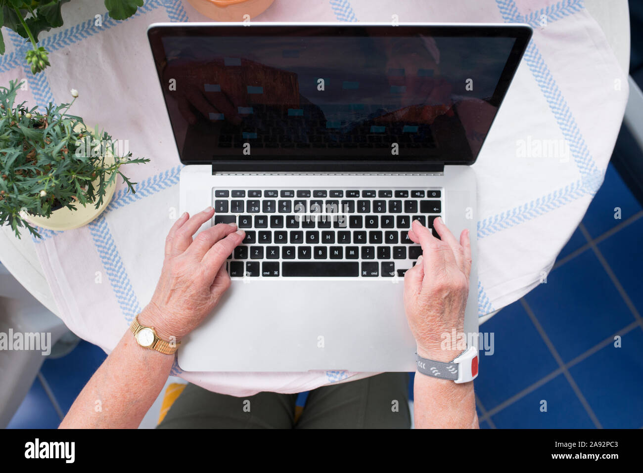 Laptop alarm hi-res stock photography and images - Alamy