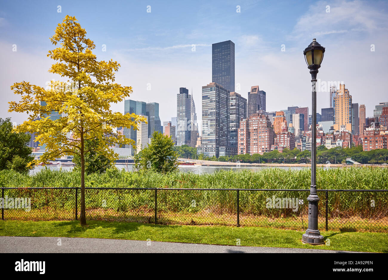 Roosevelt island park view hi-res stock photography and images - Alamy