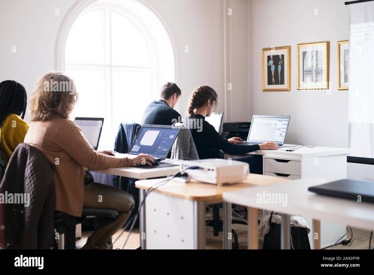 Business people classroom hi-res stock photography and images - Alamy