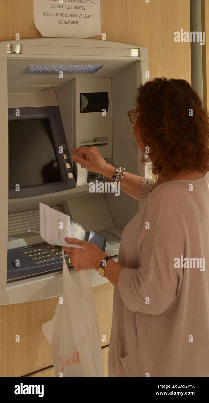 Bank automat hi-res stock photography and images - Alamy