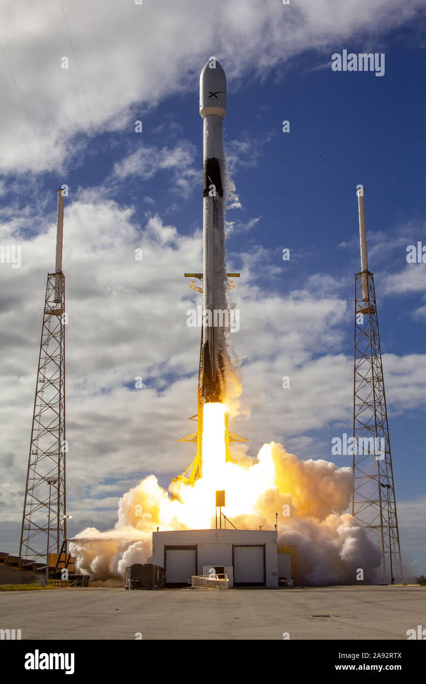 Space launch complex 40 slc 40 hi-res stock photography and images - Alamy