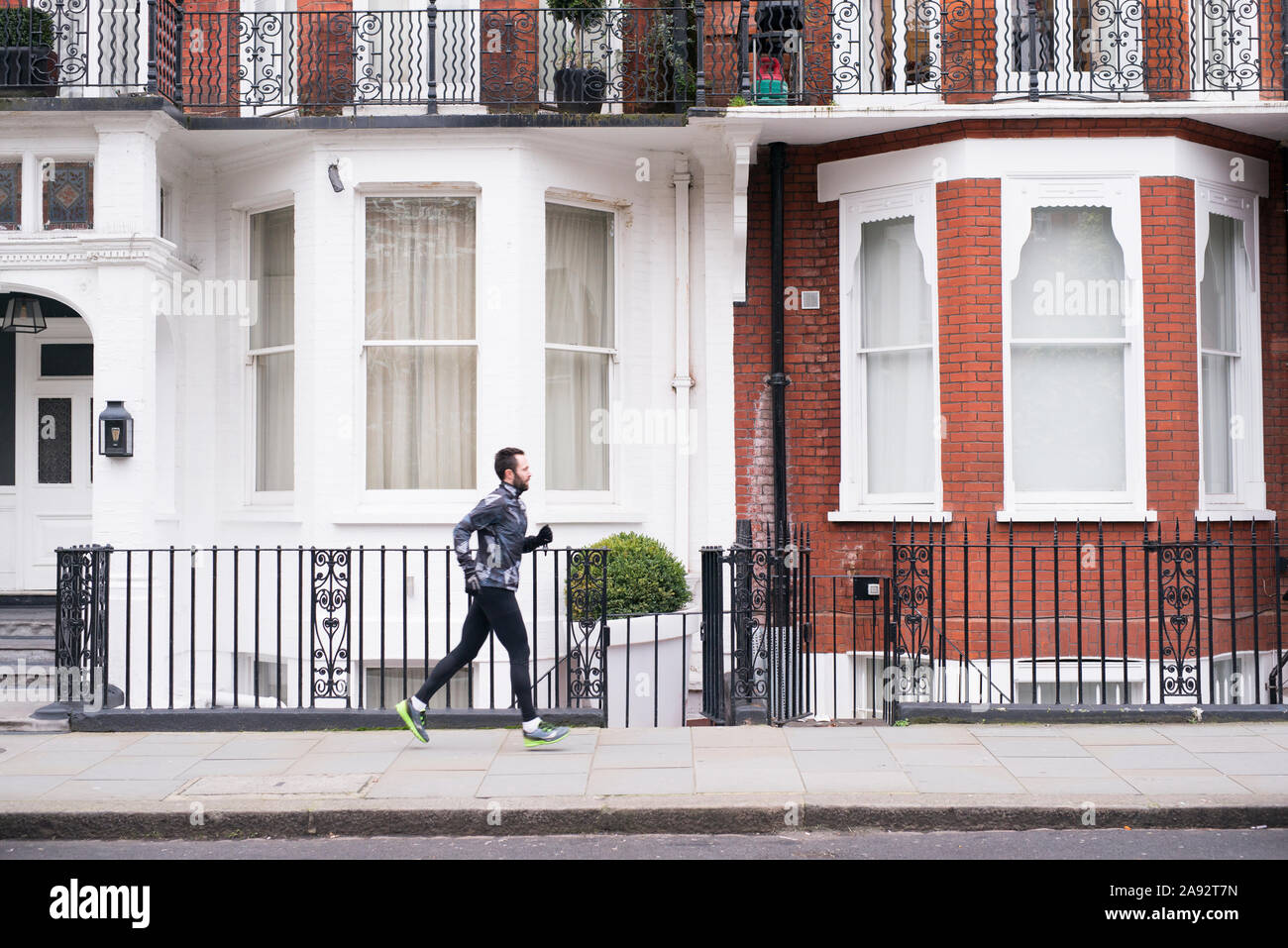 Man running london residential hi-res stock photography and images - Alamy