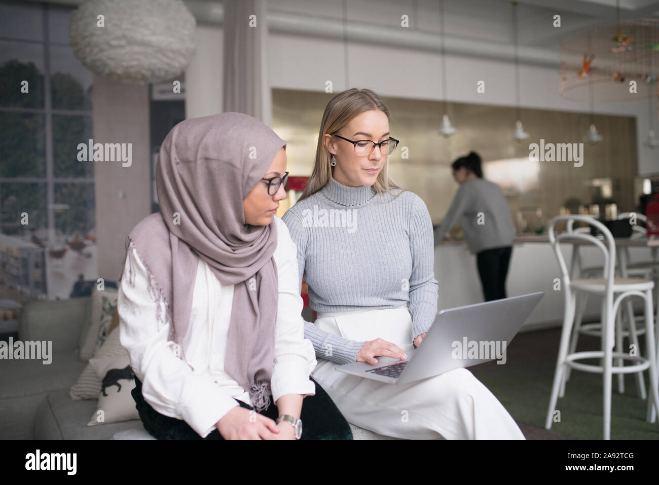 Adults working computer hi-res stock photography and images - Alamy