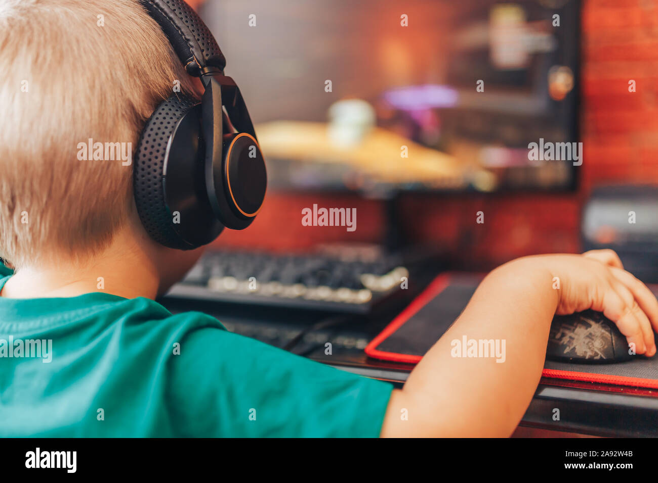 little boy playing games on computer Stock Photo - Alamy