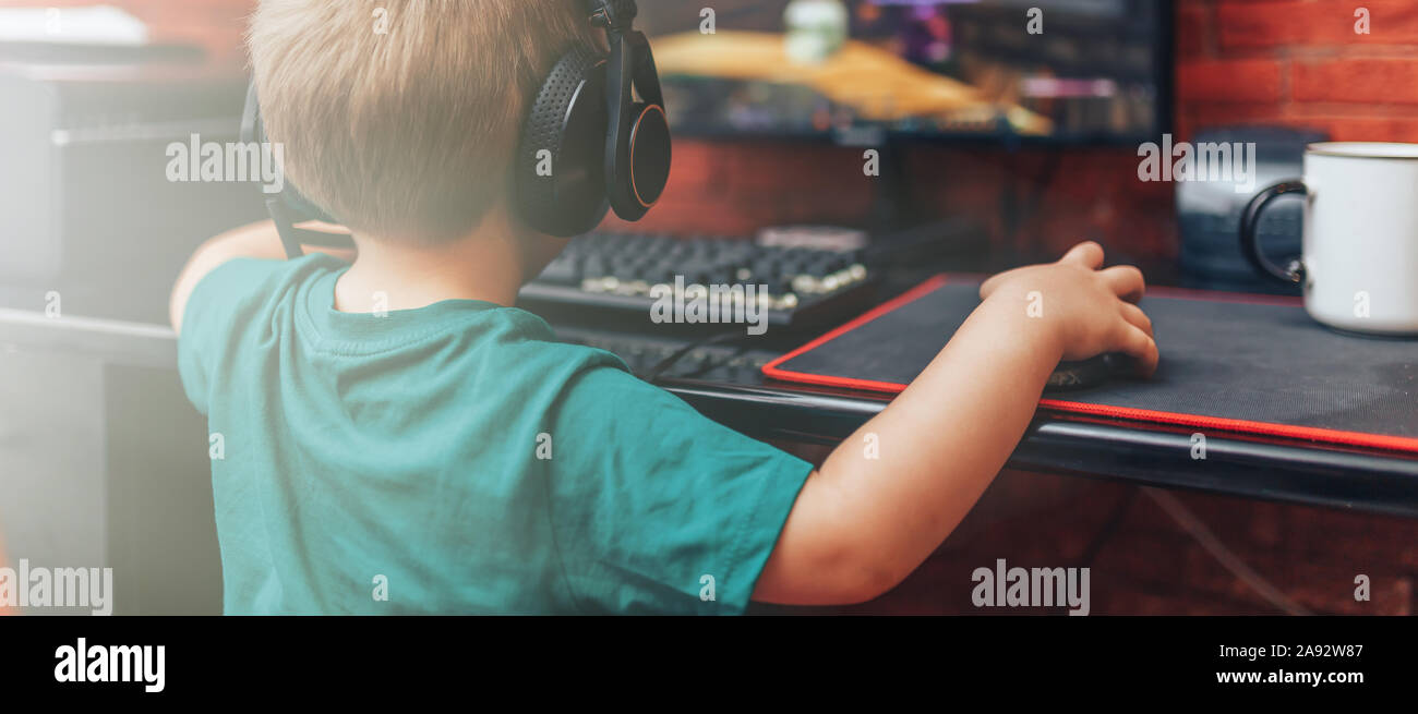 little boy playing games on computer Stock Photo - Alamy