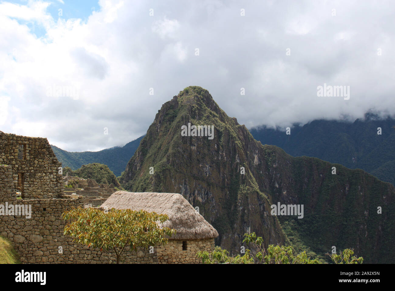 Machu picchu buildings roof hi-res stock photography and images - Alamy