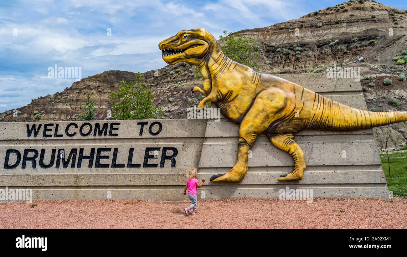 Welcome drumheller sign dinosaur canada drumheller alberta dinosaur ...