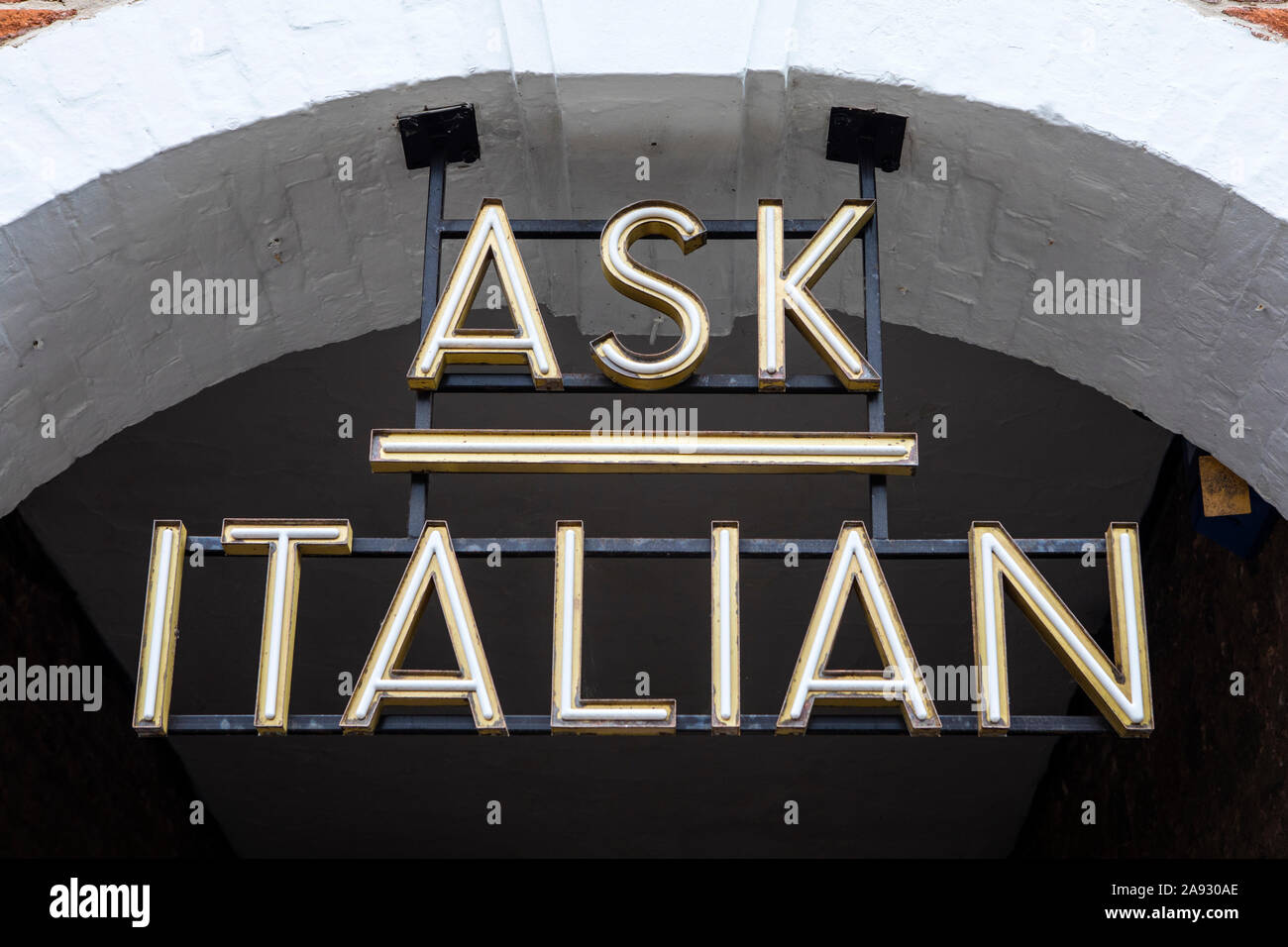 Ask italian restaurant sign hi-res stock photography and images - Alamy