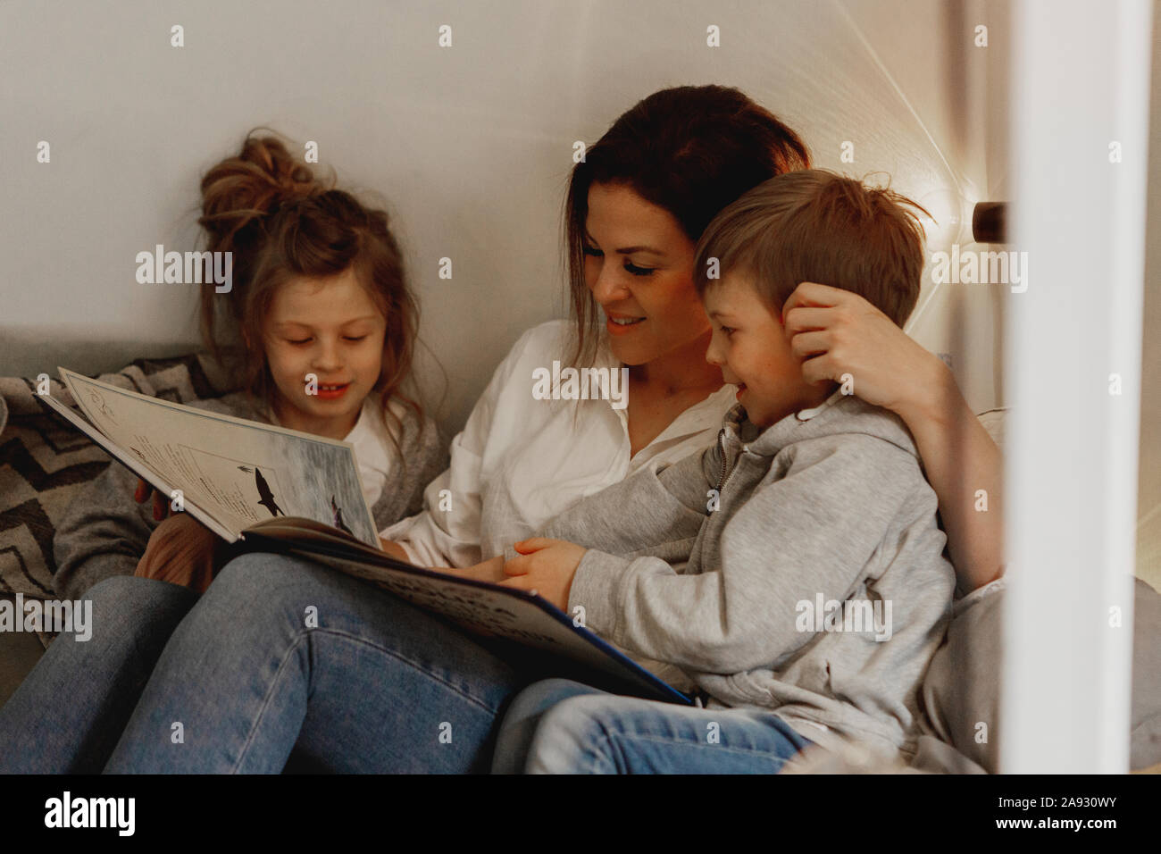 Mother reading to children Stock Photo - Alamy
