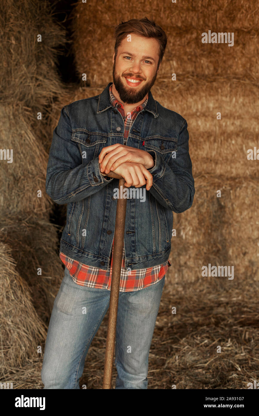 Barn in foreground hi-res stock photography and images - Alamy