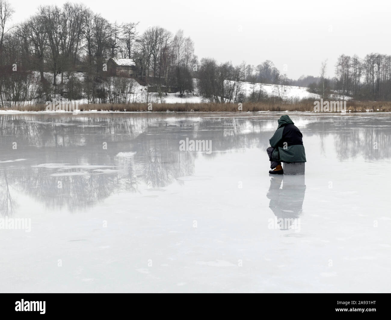 Ice fishermen hi-res stock photography and images - Alamy