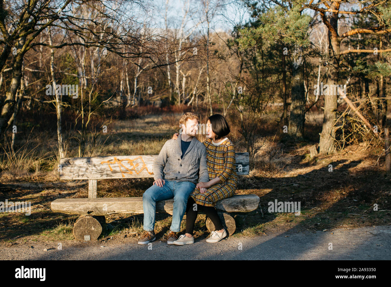 Couple on bench Stock Photo - Alamy