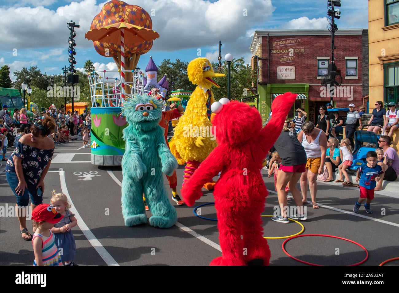 Orlando, Florida. November 06, 2019. Elmo, Zoe and Big Bird dancing ...