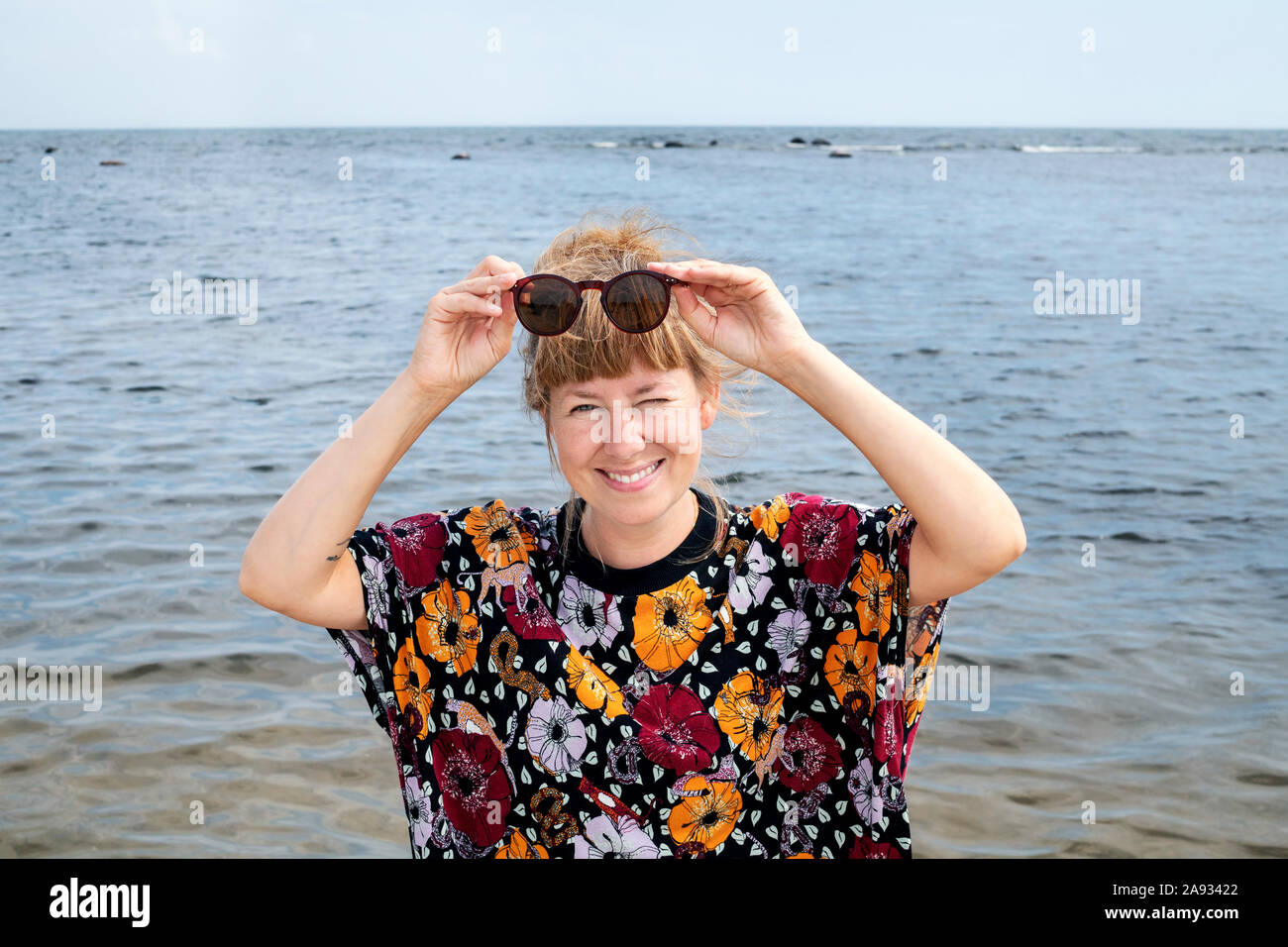 Smiling bangs hi-res stock photography and images - Alamy