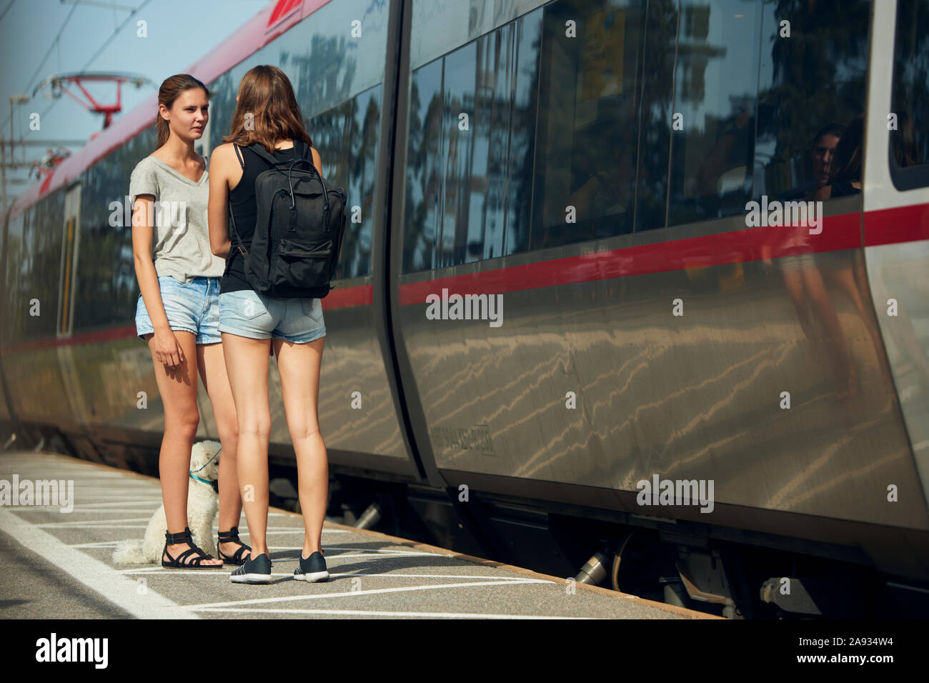 Young friends standing train station hi-res stock photography and ...