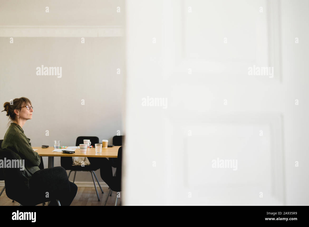 Business woman conference room hi-res stock photography and images - Alamy