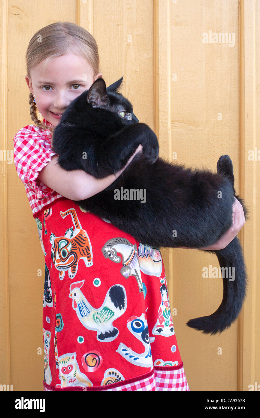 Girl hugging cat Stock Photo - Alamy