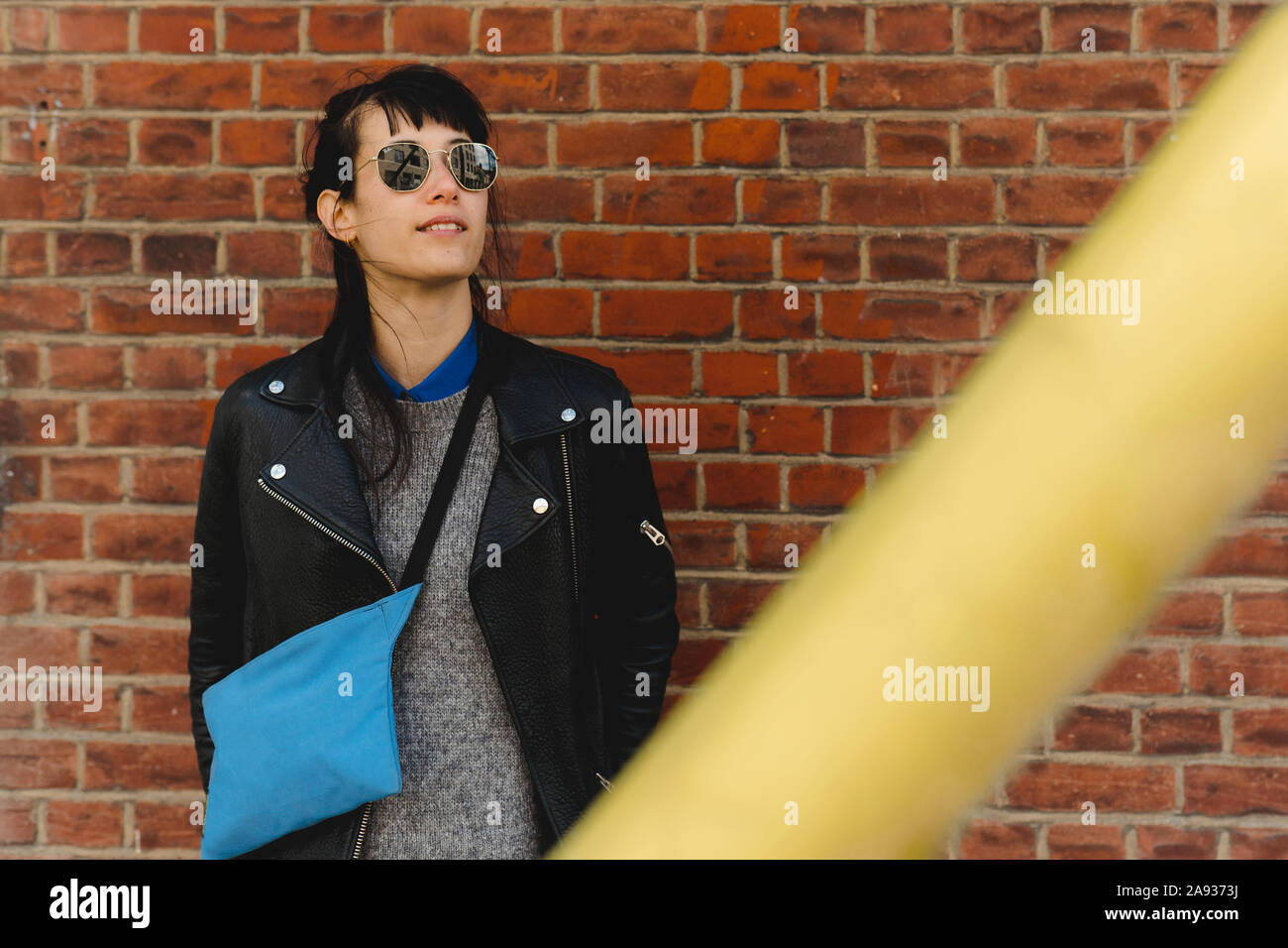 Woman standing facing away hi-res stock photography and images - Alamy