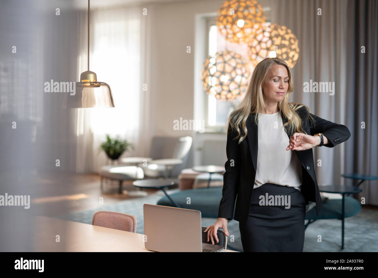 Confidence checking hi-res stock photography and images - Alamy