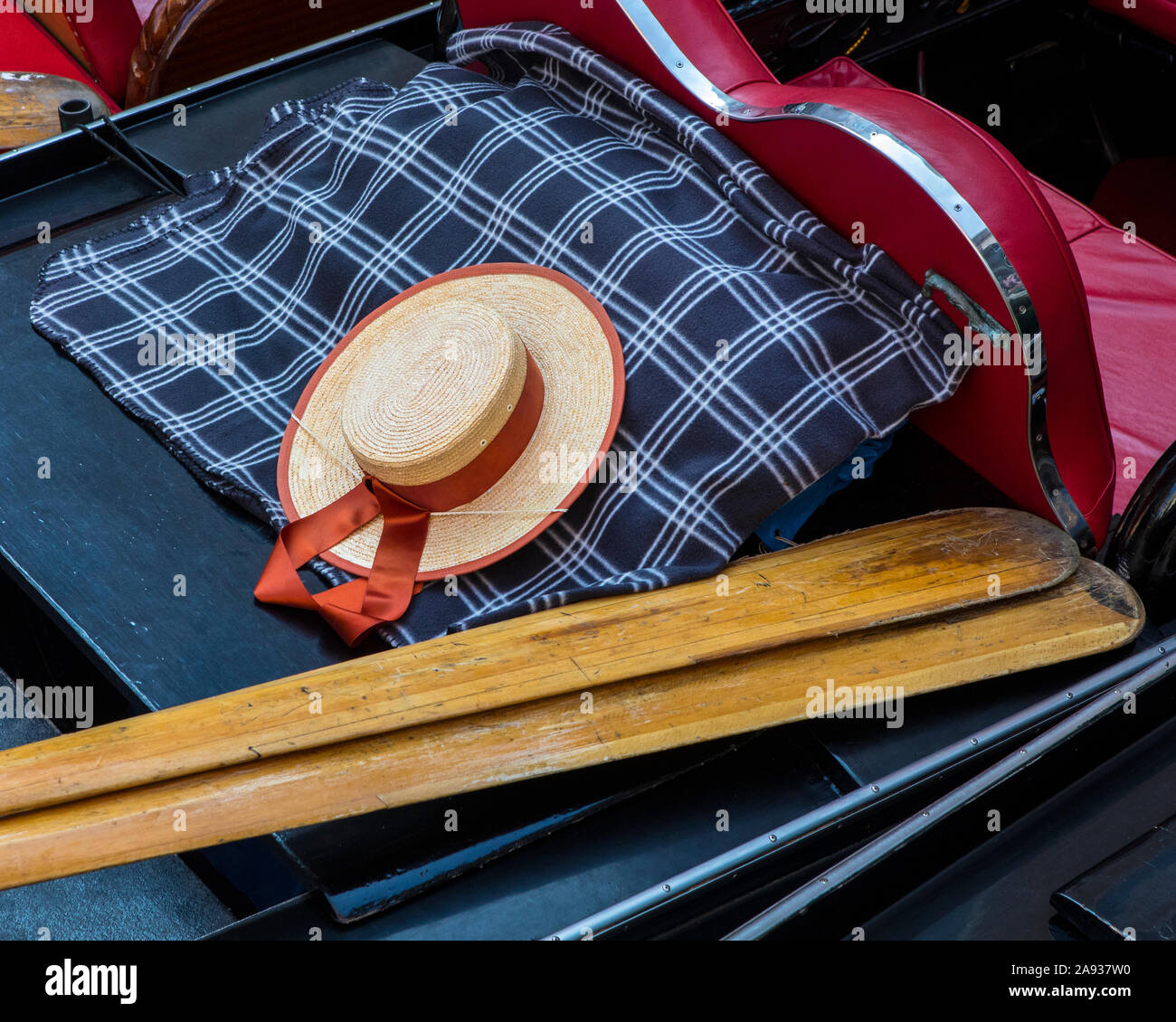 Venetian Gondolier Uniform High Resolution Stock Photography and Images ...
