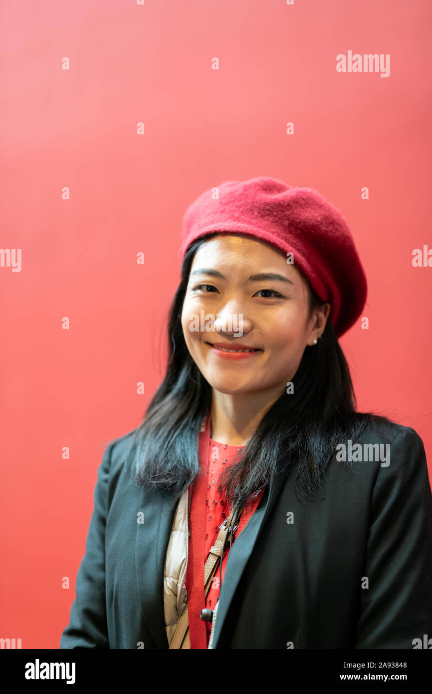 Woman beret paris hi-res stock photography and images - Alamy