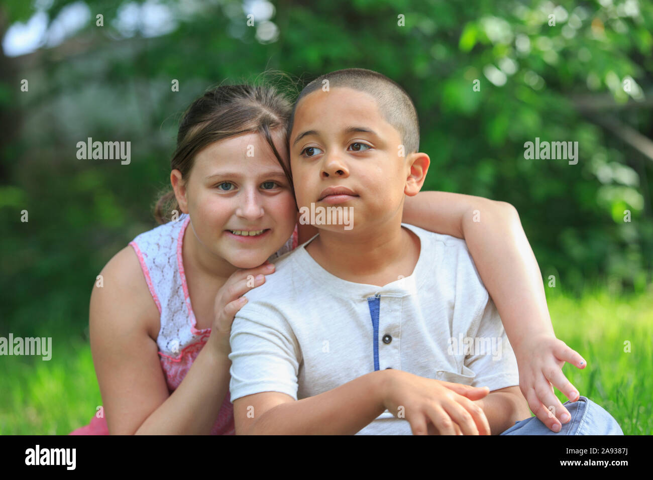 Hispanic girls learning looking hi-res stock photography and images - Alamy