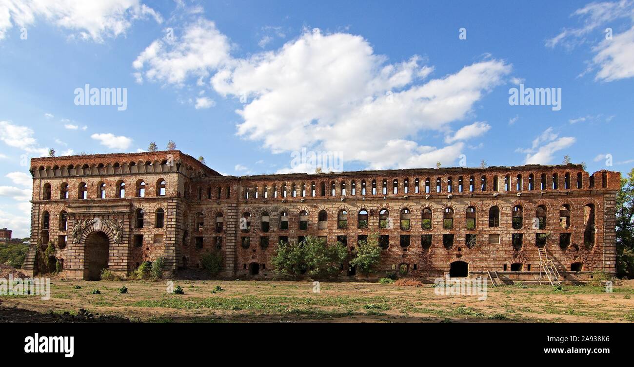 The old granary building hi-res stock photography and images - Alamy