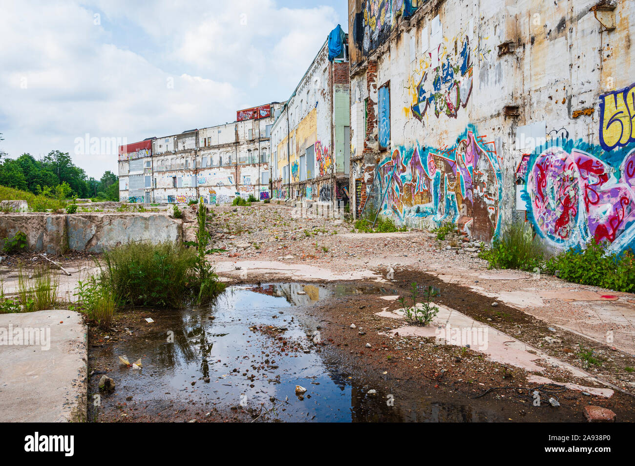 Graffiti on abandoned building Stock Photo - Alamy