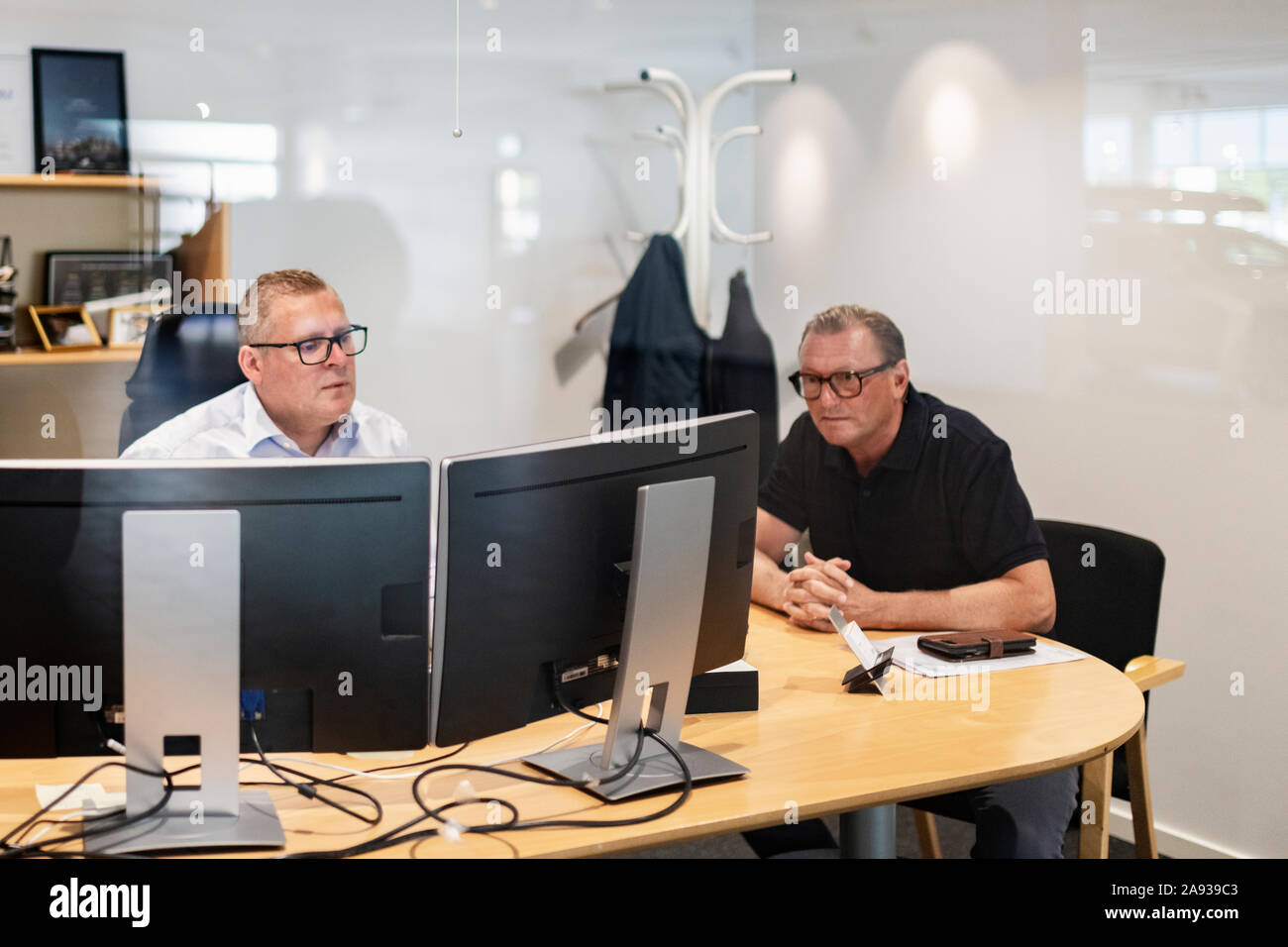 Office assistant image hi-res stock photography and images - Alamy