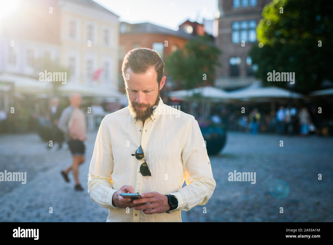 Man using cell phone Stock Photo - Alamy