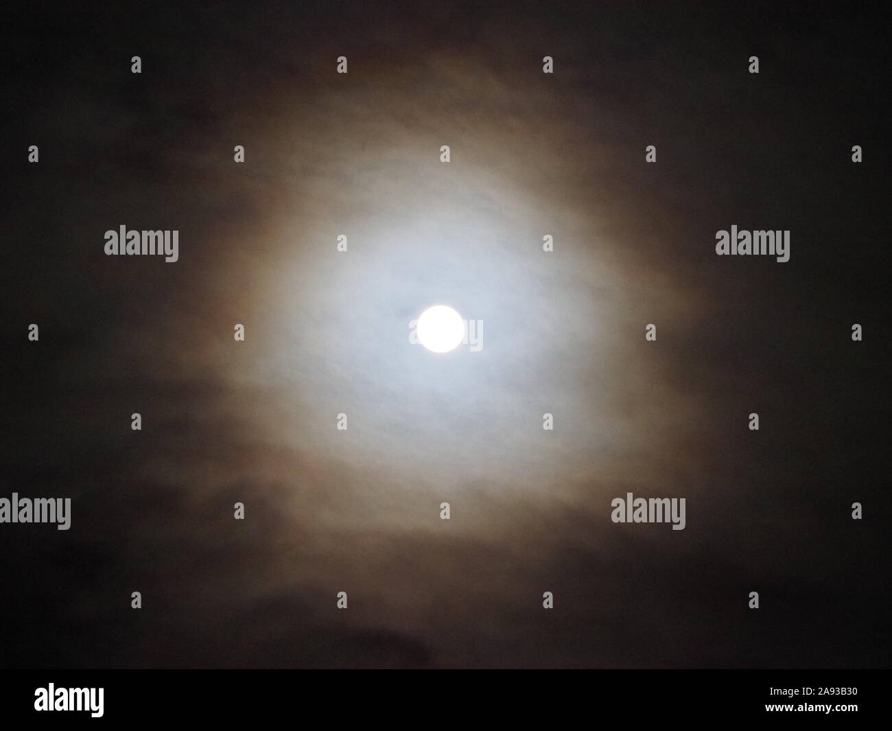Full moon 2019 hi-res stock photography and images - Alamy