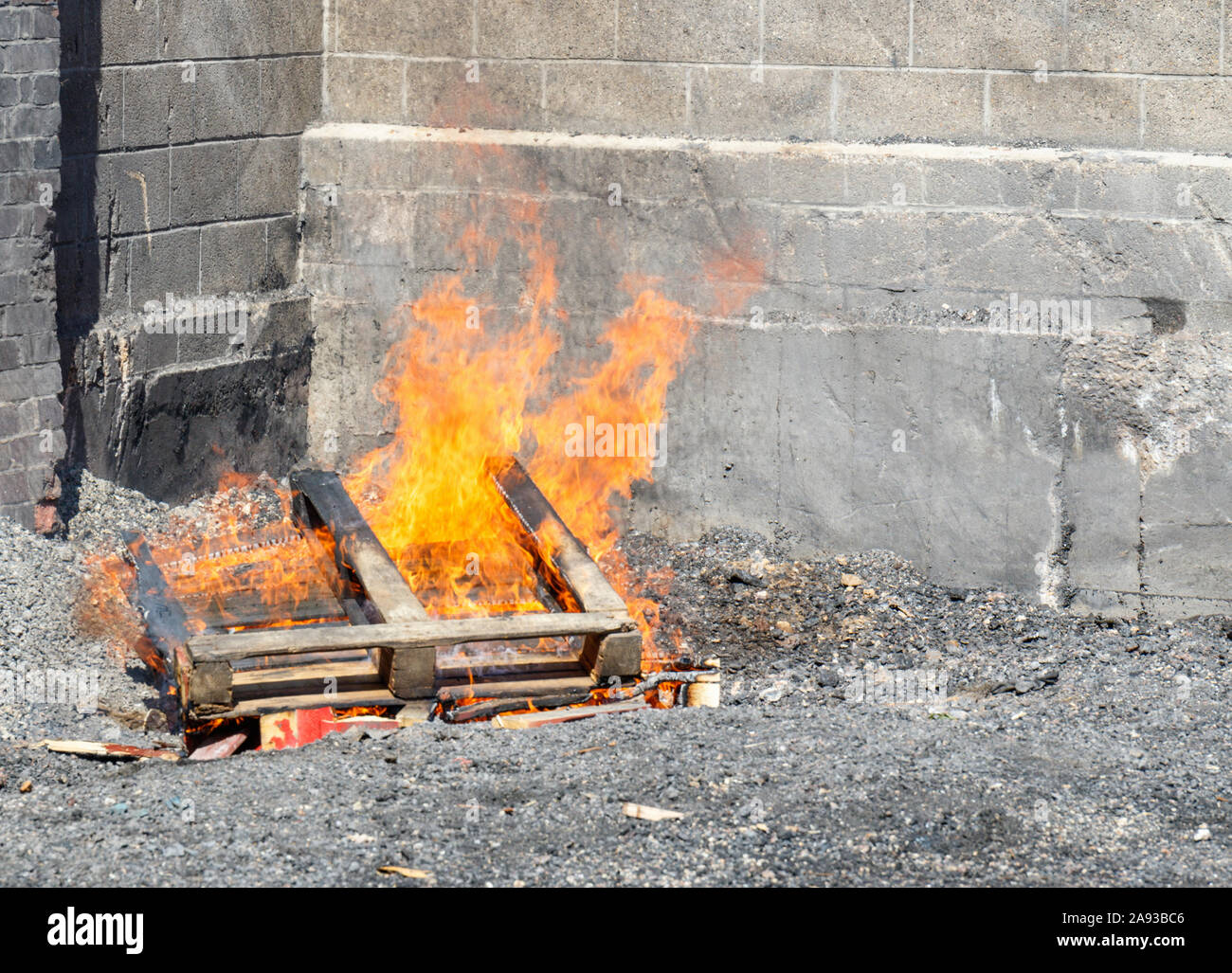 Wooden Pallets on fire Stock Photo - Alamy
