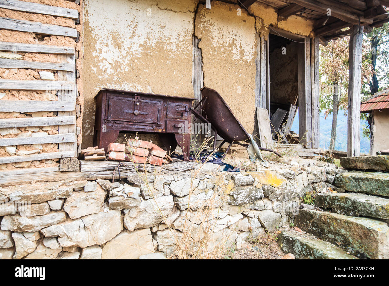 Destroyed farm house hi-res stock photography and images - Alamy