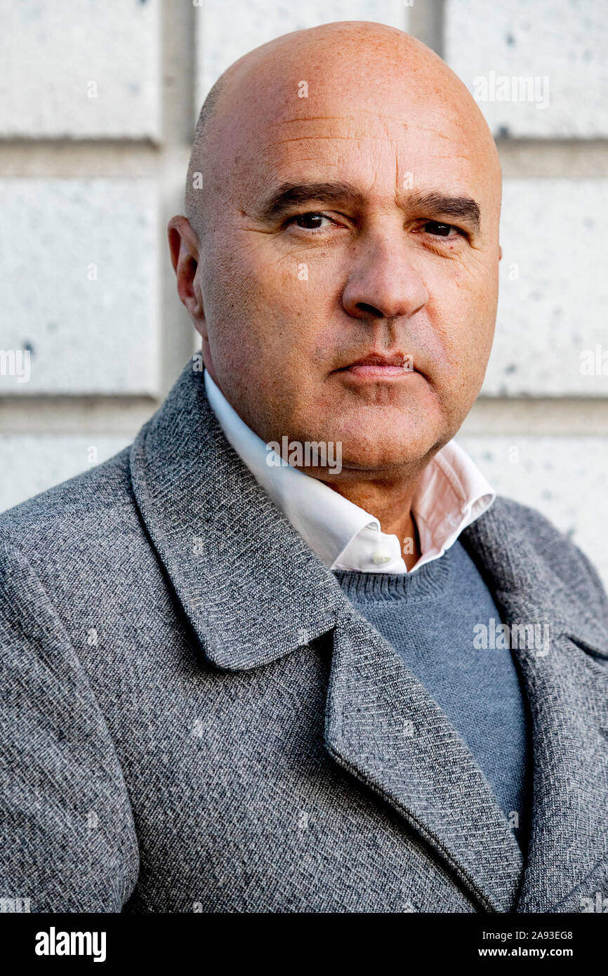 Crime reporter hi-res stock photography and images - Alamy