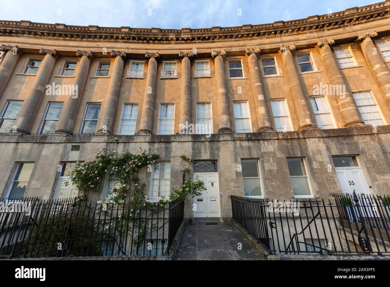 Royal Crescent, a row of 30 terraced houses, Bath, Somerset, England ...