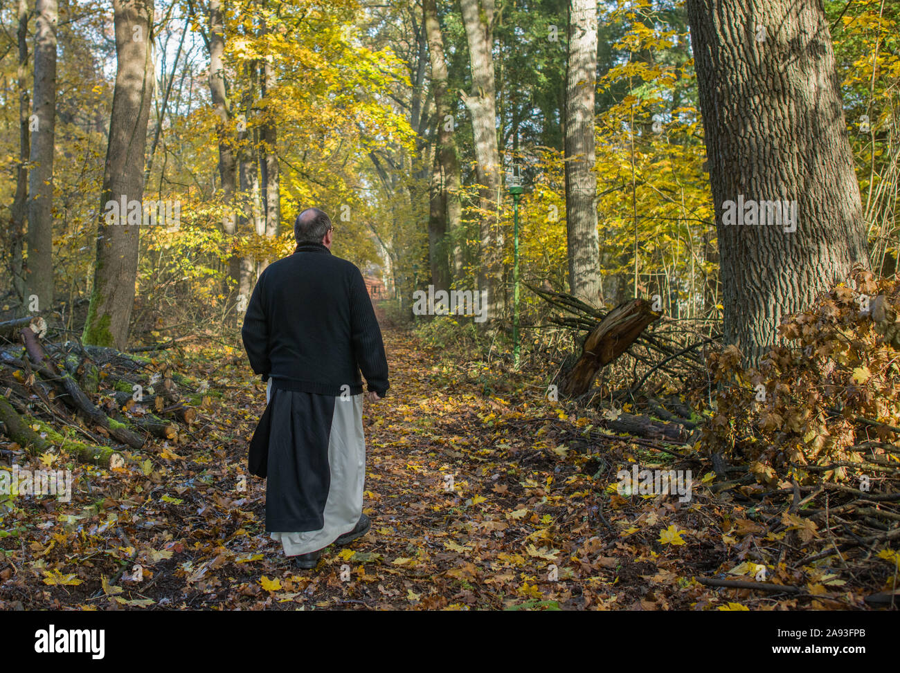Treppeln, Germany. 11th Nov, 2019. Cistercian monk Father Simeon Wester ...