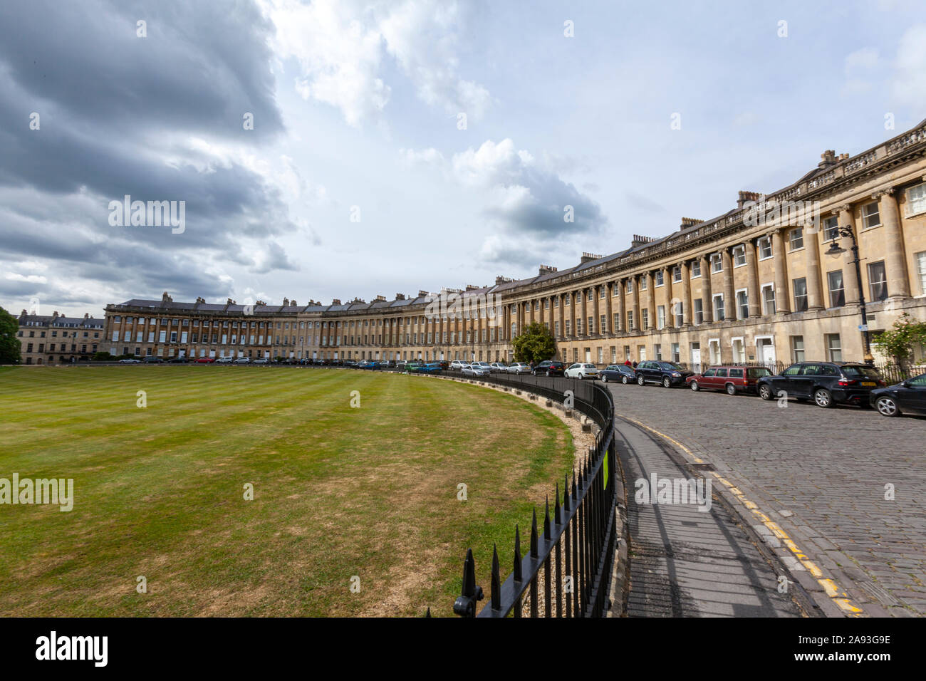 Royal Crescent, a row of 30 terraced houses, Bath, Somerset, England ...