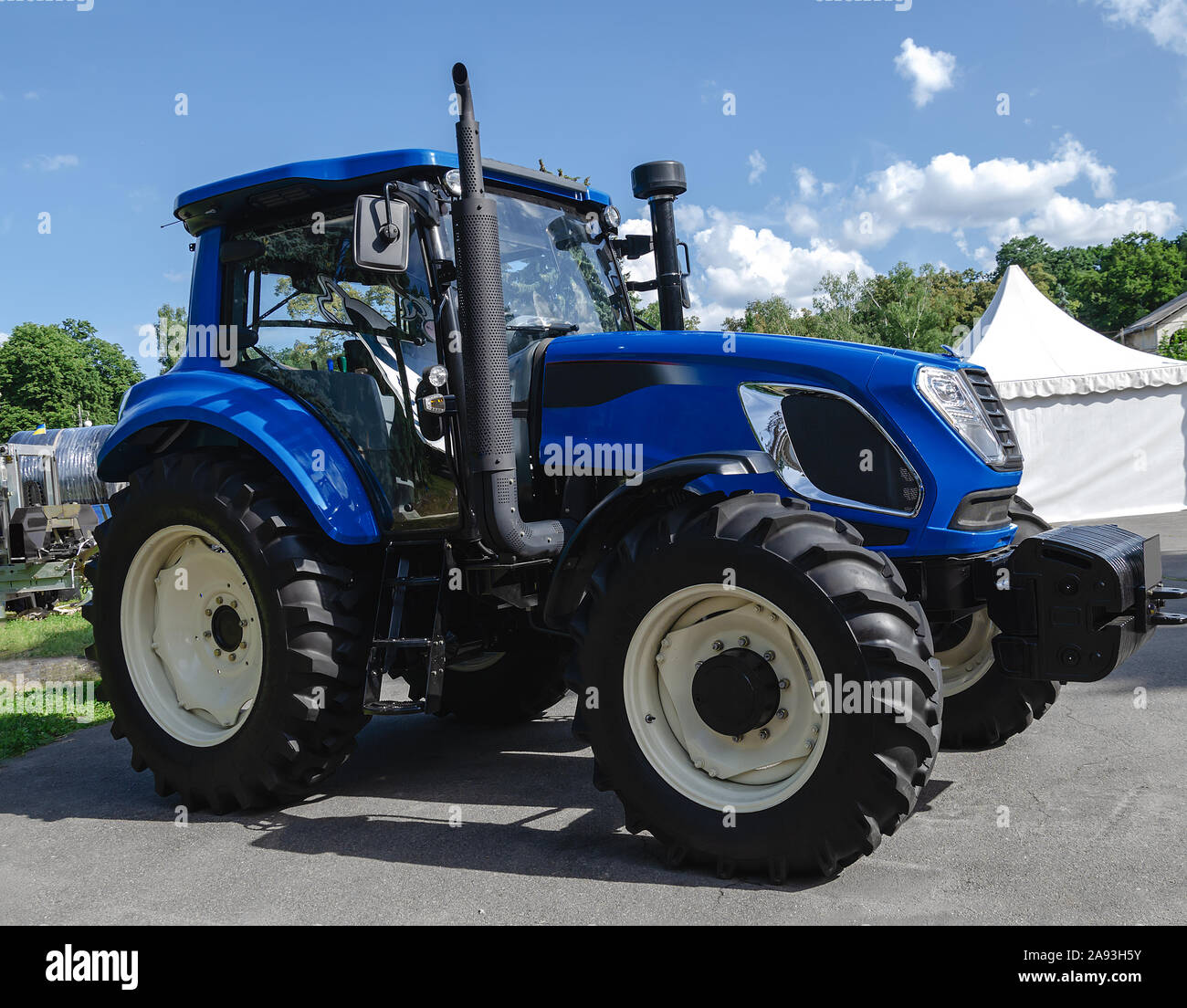 Blue machinery hi-res stock photography and images - Alamy