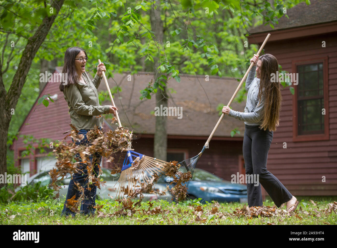 Raking leaves family hi-res stock photography and images - Alamy