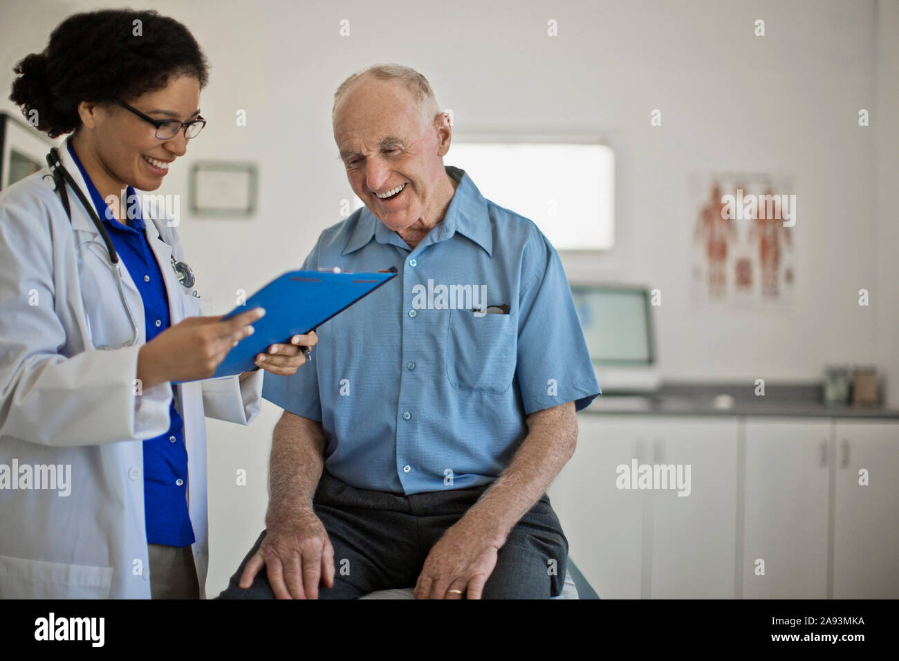 Medical notes bed hi-res stock photography and images - Alamy