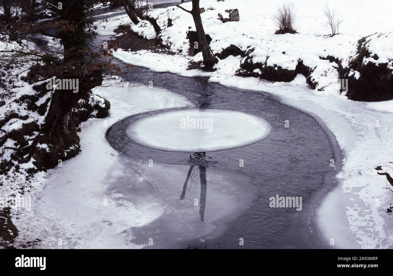 Ice disc river hi-res stock photography and images - Alamy
