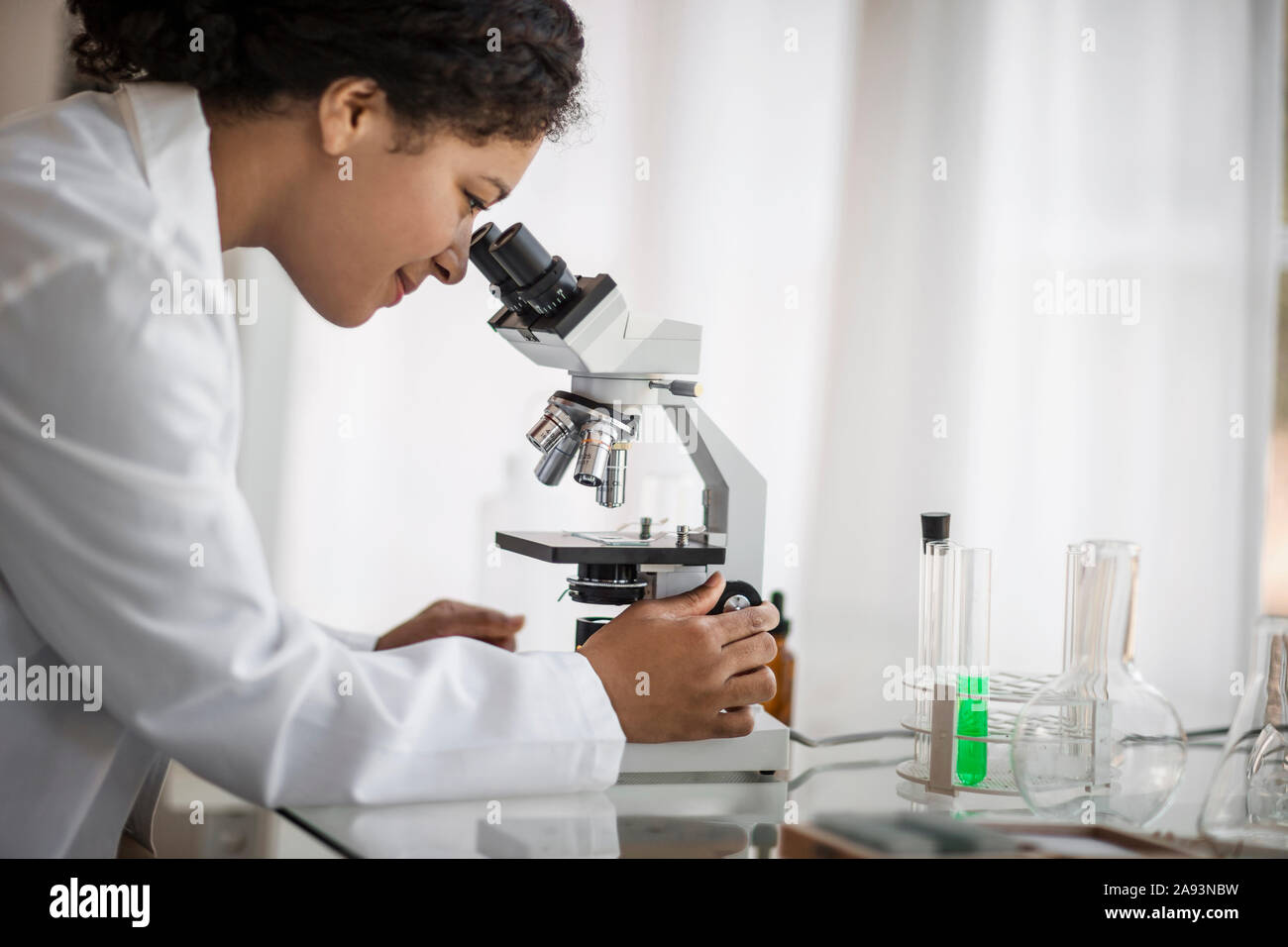 Microscope support hi-res stock photography and images - Alamy
