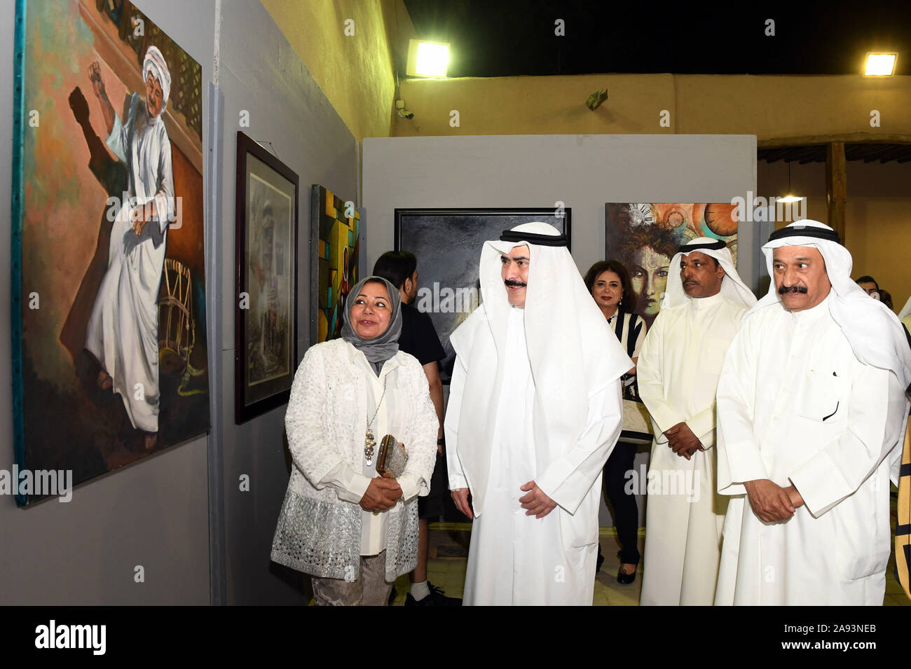 Kuwait City, Kuwait. 12th Nov, 2019. People visit a plastic arts ...