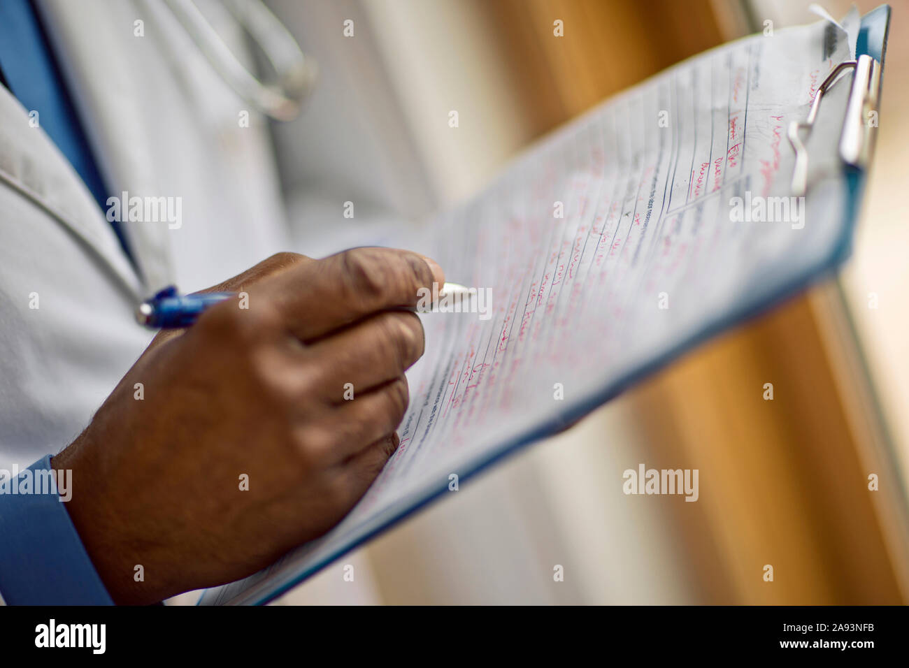 Doctor writing notes Stock Photo - Alamy