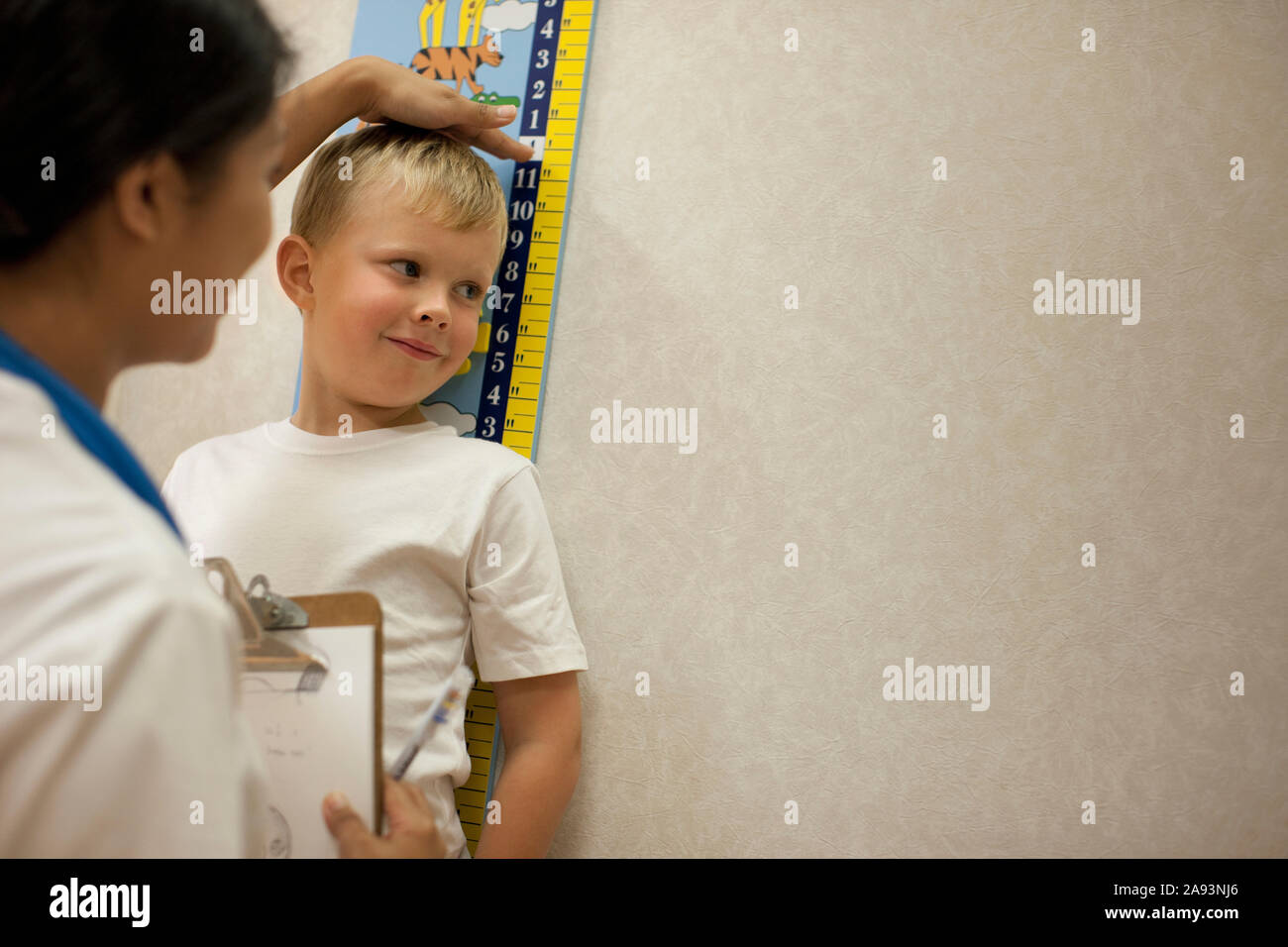 Nurse measuring height of patient hi-res stock photography and images ...