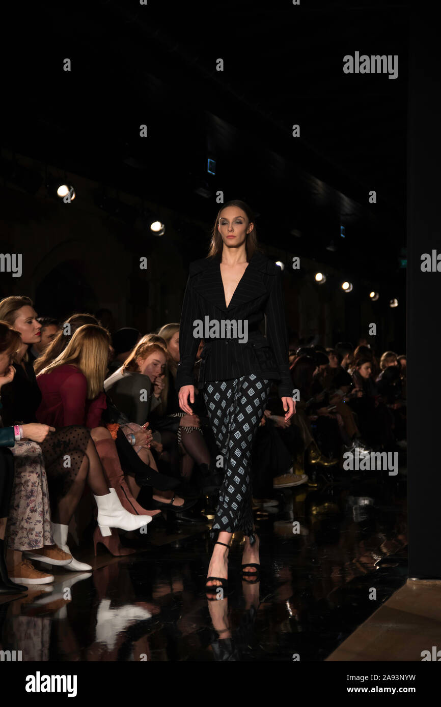 BUDAPEST CENTRAL EUROPEAN FASHION WEEK - KATTI ZOOB fashion show ...